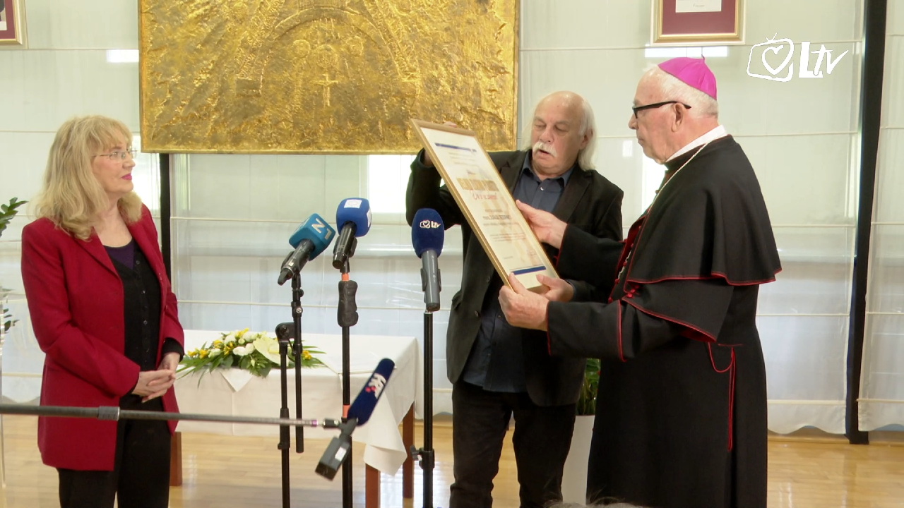 IZDVOJENO - Velika zlatna plaketa mons. Jurju Jezerincu | Laudato