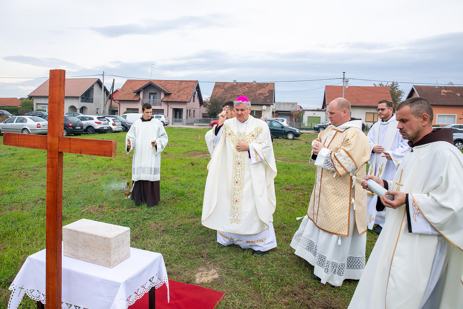 [FOTO] U Petrinji položen kamen-temeljac za župnu crkvu sv. Ivana Pavla II. | Laudato