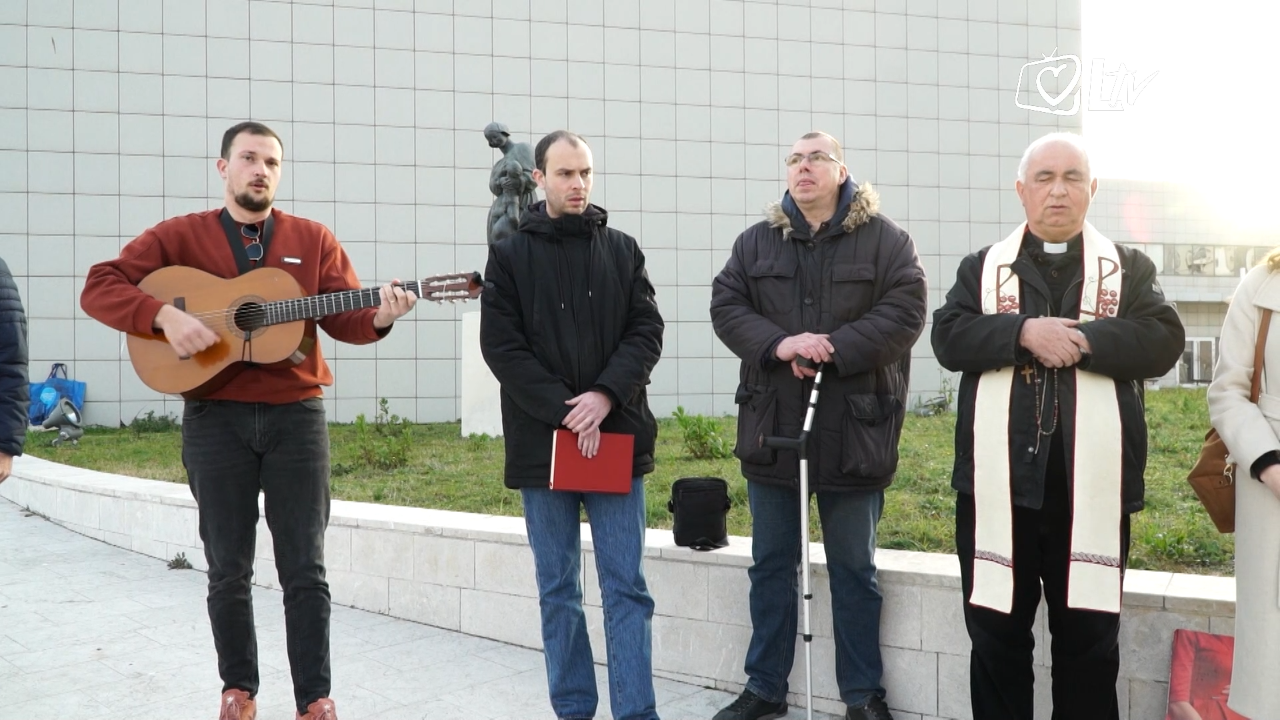 IZDVOJENO - Započela korizmena kampanja "40 dana za život" u Splitu ...