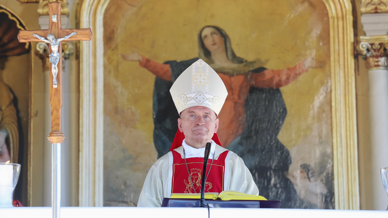 IZDVOJENO - Preminuo mons. Valentin Pozaić, zagrebački pomoćni biskup u miru | Laudato