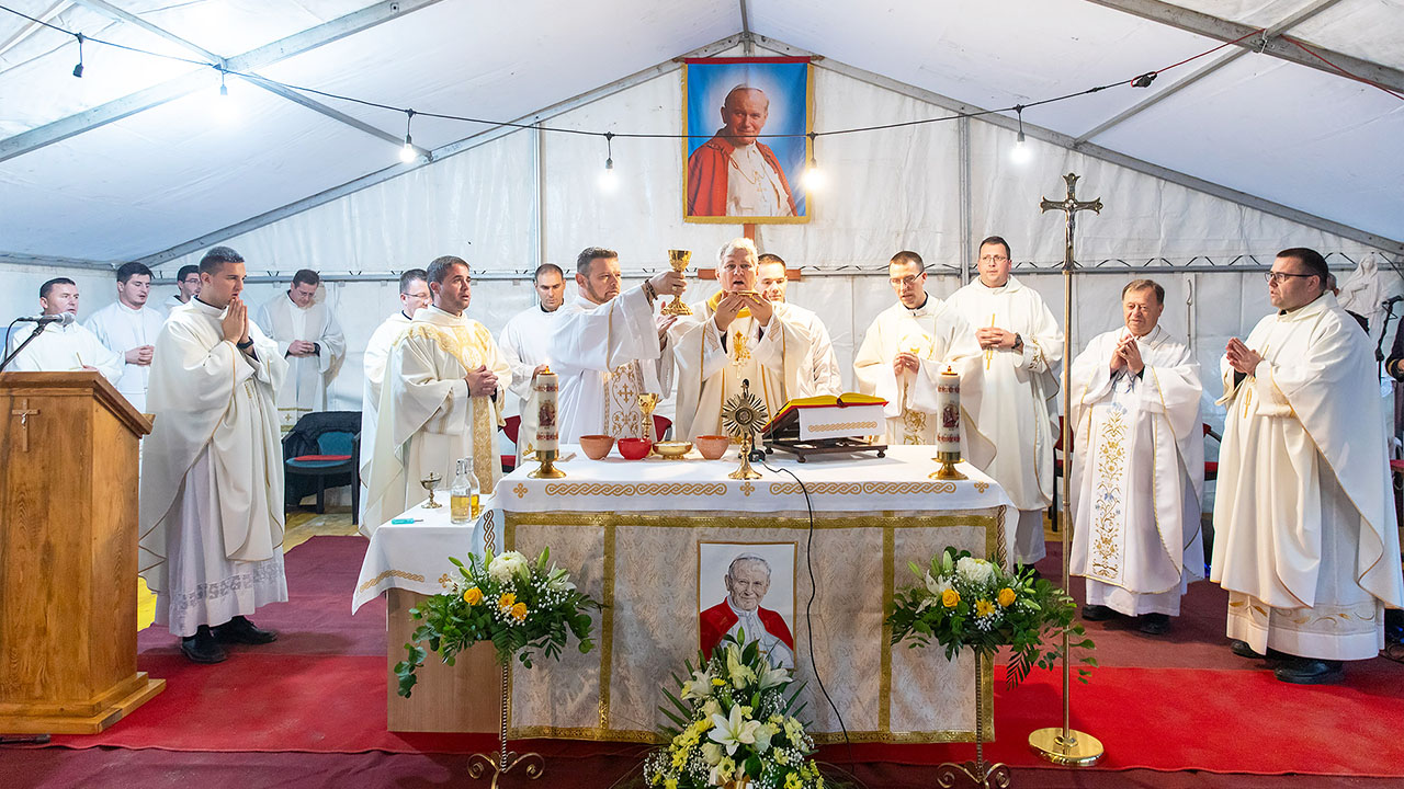 Petrinjska župa sv. Ivana Pavla II. proslavila blagdan svog zaštitnika | Laudato