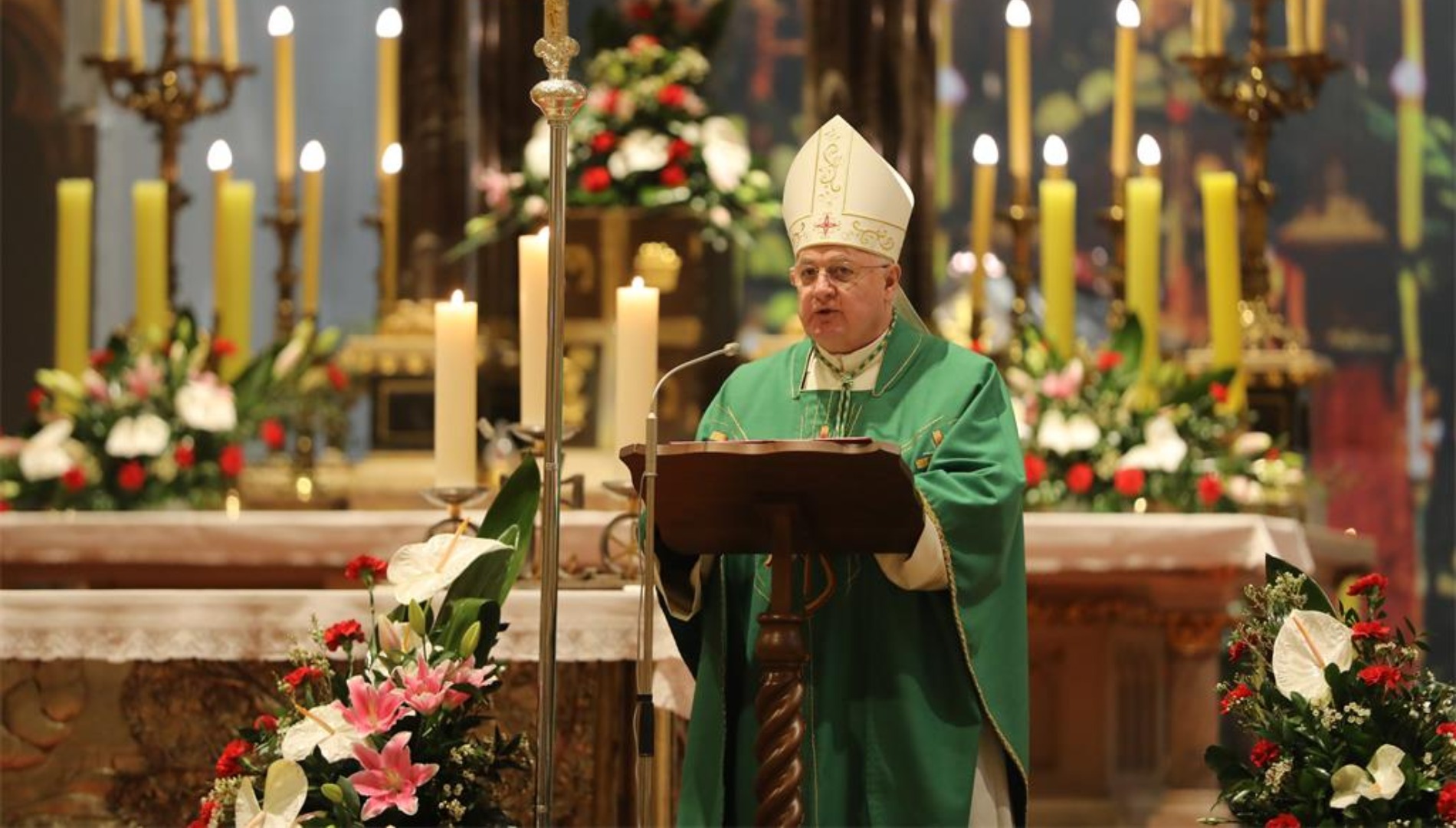[FOTO] Mons. Razum: Bračni parovi temelj su crkvenog i društvenog ...