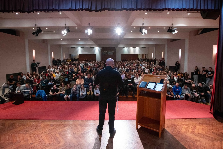 [FOTO] Ivan Valentić na Nadzemlju: 'Dopustite da vam se Bog umiješa u ...