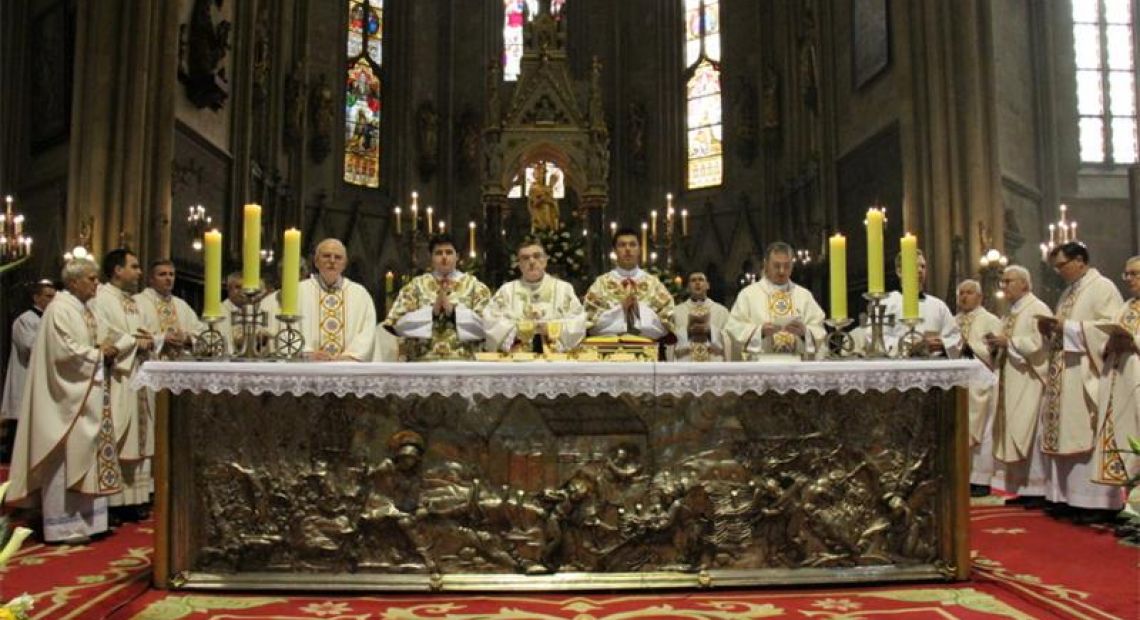 Uskrsno slavlje u zagrebačkoj katedrali: Isus je izvršio svoje obećanje ...